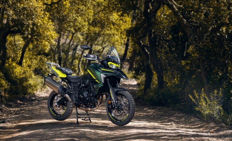 Benelli TRK 702 e TRK 702X, fino al 30 aprile 2024 il tris di valigie è ...